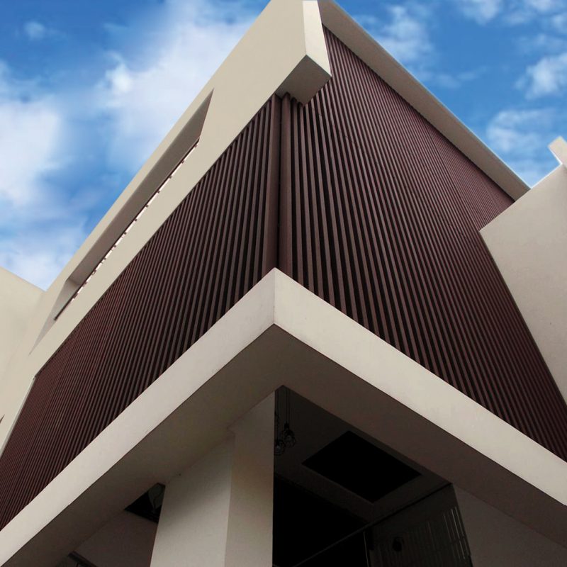 Viga alveolar em alumínio com revestimento BPC - Chocolate - Rubicer